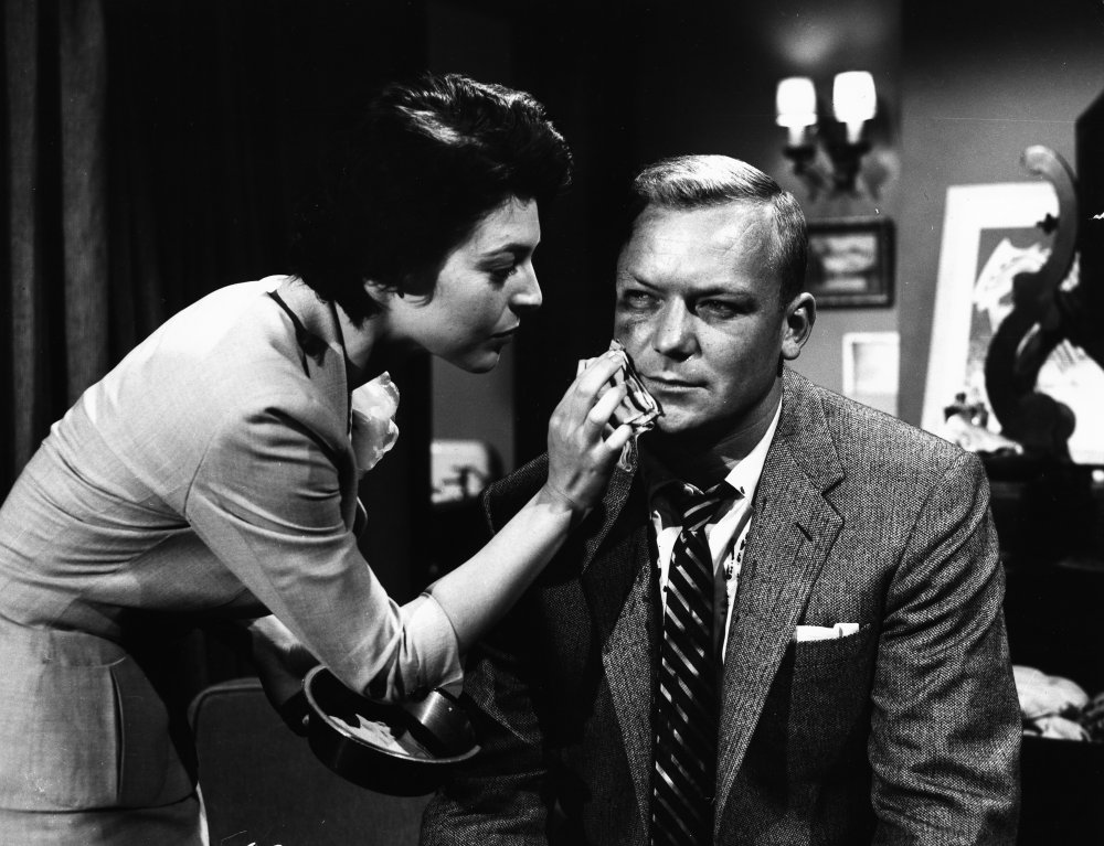 AL CAER LA NOCHE – (1956)